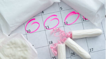 Zo gingen vrouwen vroeger om met hun ongesteldheid - Trendalert
