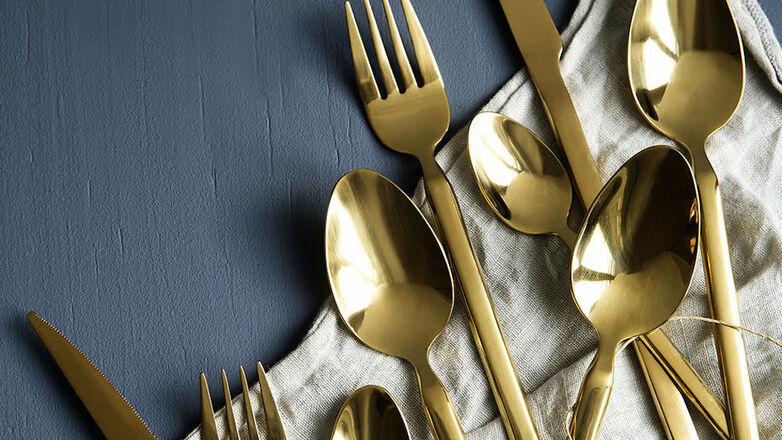 12 x de allermooiste gouden besteksets om jouw tafel nog ...