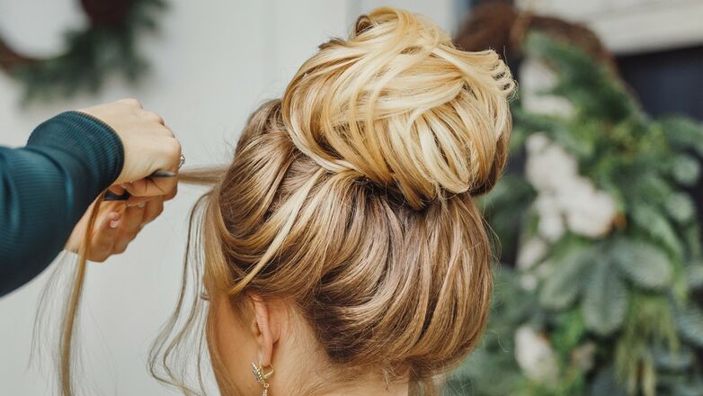 4 haarstijlen als je uitgroei hebt in je haar - Trendalert